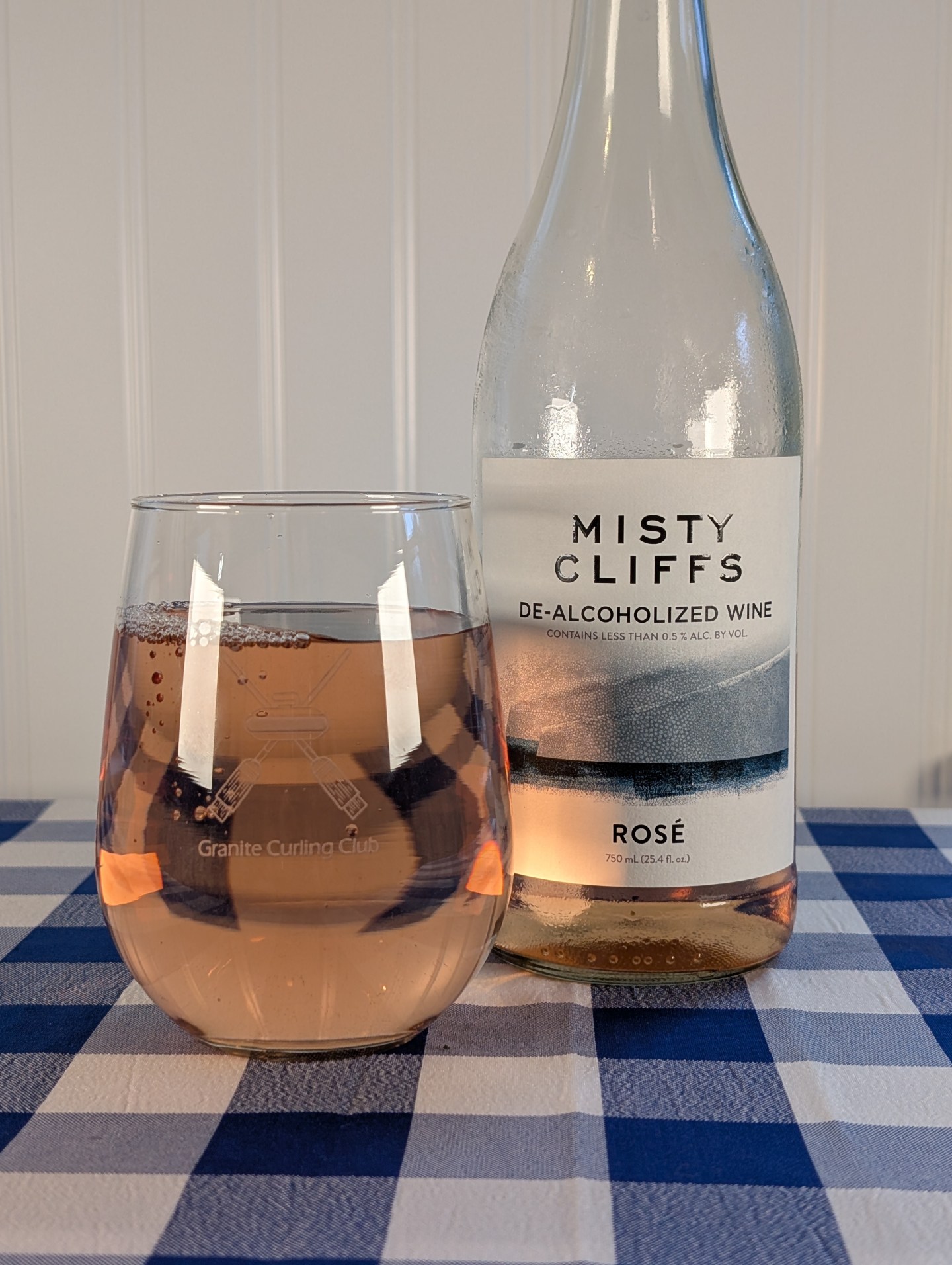 Non-Alcoholic Wine Review – Misty Cliffs and Lautus – Sodafry